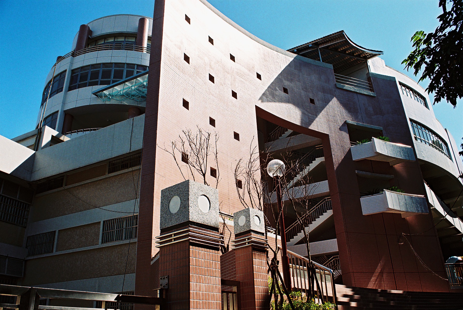 Classrooms and Student Activities Center, Taipei Municipal Jing Xing ...
